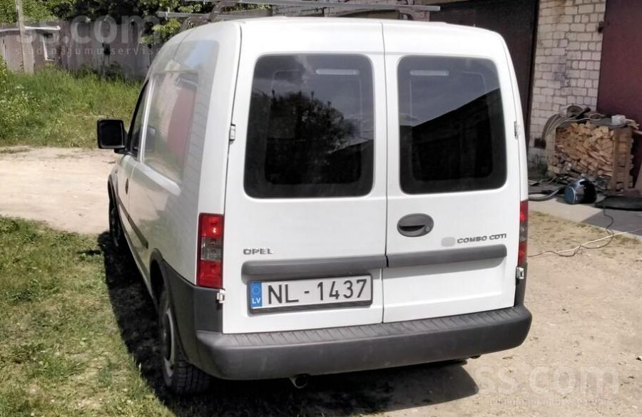 White Opel Combo 2011 in Riga, with an engine capacity of 1.30 L and mileage of 161 thousand km for 9990 €, photo 3 on AUTOMOTO.COM.LV