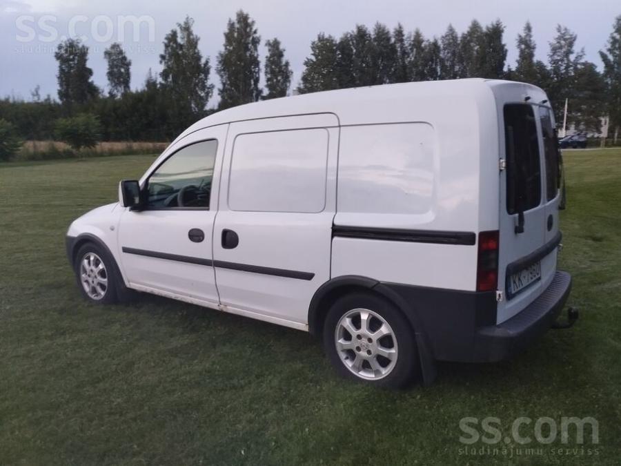 White Opel Combo 2011 in Riga, with an engine capacity of 1.30 L and mileage of 365 thousand km for 1950 €, photo 5 on AUTOMOTO.COM.LV