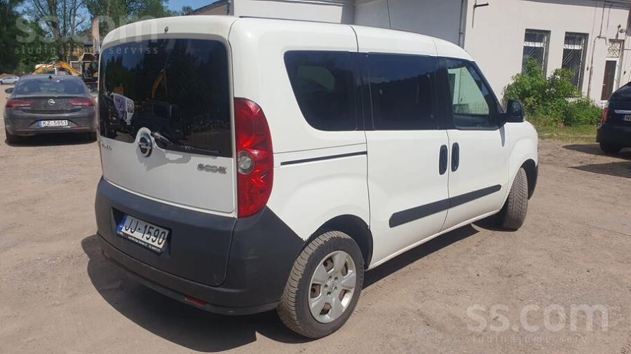 White Opel Combo 2013 in Riga, with an engine capacity of 1.30 L and mileage of 283 thousand km for 2500 €, photo 2 on AUTOMOTO.COM.LV
