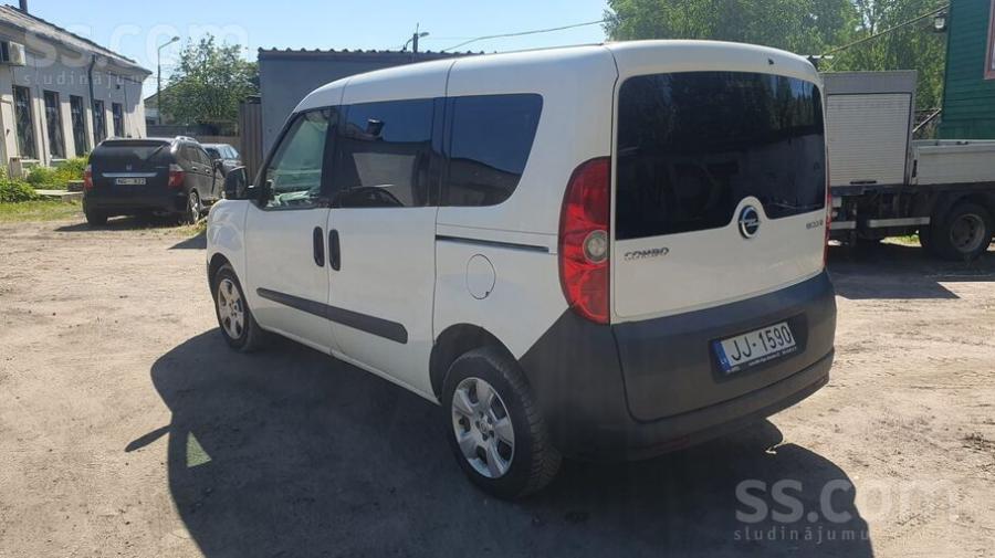 White Opel Combo 2013 in Riga, with an engine capacity of 1.30 L and mileage of 283 thousand km for 2500 €, photo 4 on AUTOMOTO.COM.LV