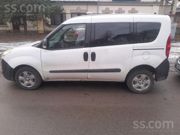 White Opel Combo 2013 in Riga, with an engine capacity of 1.30 L and mileage of 300 thousand km for 2100 €, photo 1 on AUTOMOTO.COM.LV