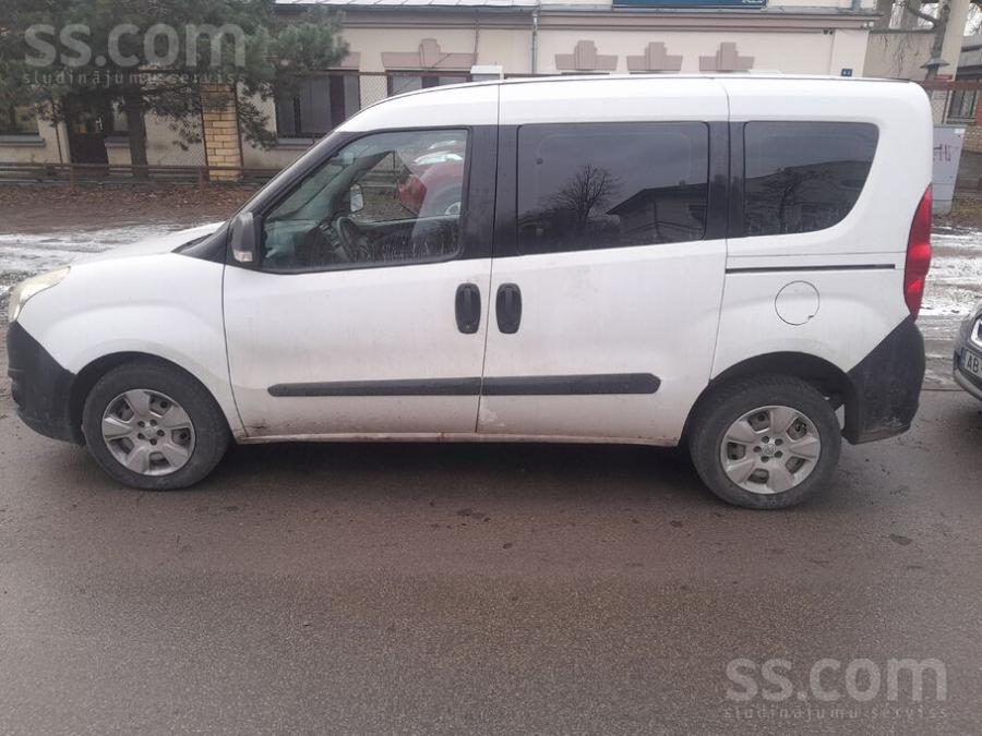 White Opel Combo 2013 in Riga, with an engine capacity of 1.30 L and mileage of 300 thousand km for 2100 €, photo 1 on AUTOMOTO.COM.LV