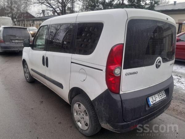 White Opel Combo 2013 in Riga, with an engine capacity of 1.30 L and mileage of 300 thousand km for 2100 €, photo 4 on AUTOMOTO.COM.LV