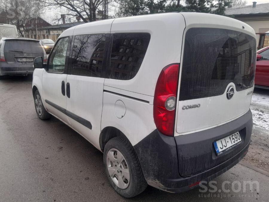 White Opel Combo 2013 in Riga, with an engine capacity of 1.30 L and mileage of 300 thousand km for 2100 €, photo 4 on AUTOMOTO.COM.LV