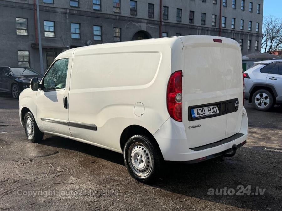 White Opel Combo 2013 in Tallinn, with an engine capacity of 1.40 L and mileage of 108 thousand km for 4300 €, photo 4 on AUTOMOTO.COM.LV