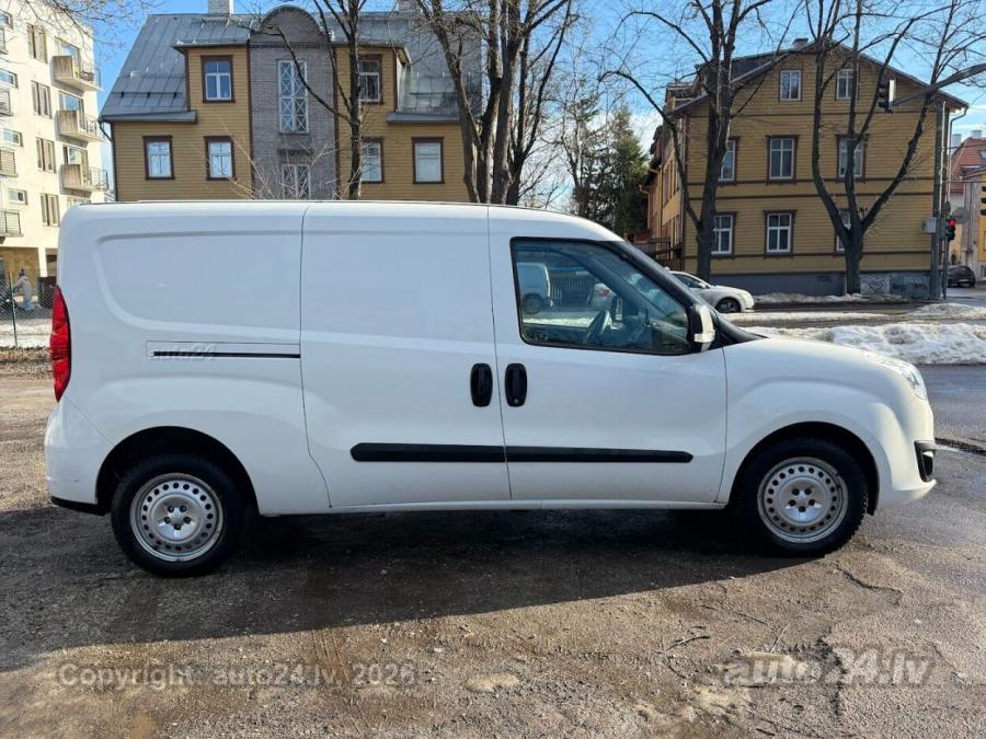 White Opel Combo 2013 in Tallinn, with an engine capacity of 1.40 L and mileage of 108 thousand km for 4300 €, photo 6 on AUTOMOTO.COM.LV
