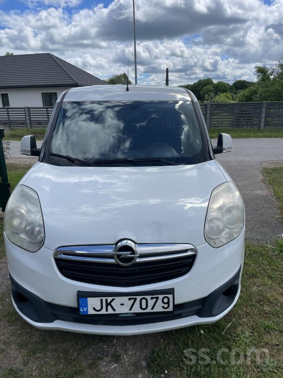 White Opel Combo 2013 in Tukums, with an engine capacity of 2.00 L and mileage of 388 thousand km for 1500 €, photo 3 on AUTOMOTO.COM.LV