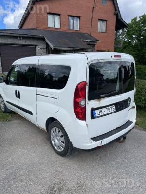 White Opel Combo 2013 in Tukums, with an engine capacity of 2.00 L and mileage of 388 thousand km for 1500 €, photo 5 on AUTOMOTO.COM.LV