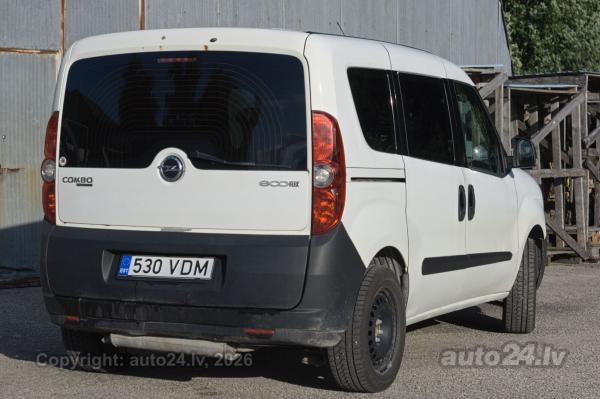 Balts Opel Combo 2013 Pērnava, ar dzinēja tilpumu 1.40 L un nobraukumu 224 tūkst. km par 2800 €, foto 4 vietnē AUTOMOTO.COM.LV