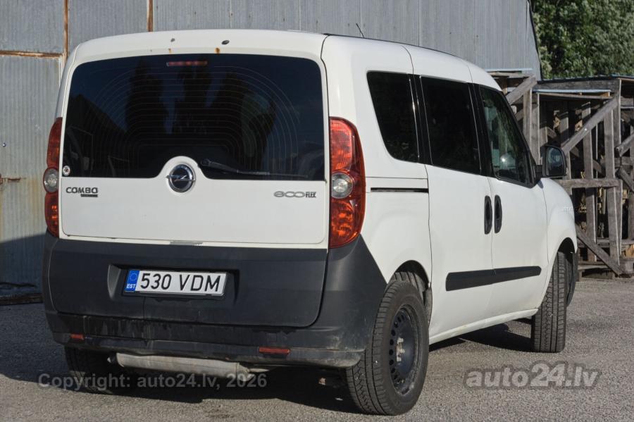 Balts Opel Combo 2013 Pērnava, ar dzinēja tilpumu 1.40 L un nobraukumu 224 tūkst. km par 2800 €, foto 5 vietnē AUTOMOTO.COM.LV