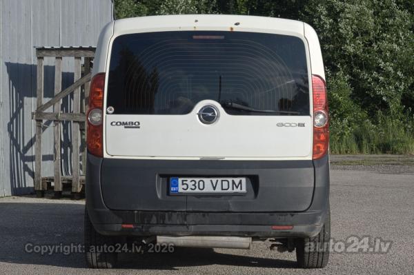 Balts Opel Combo 2013 Pērnava, ar dzinēja tilpumu 1.40 L un nobraukumu 224 tūkst. km par 2800 €, foto 5 vietnē AUTOMOTO.COM.LV
