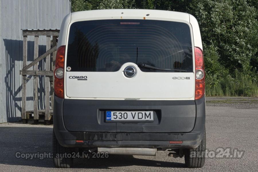 Balts Opel Combo 2013 Pērnava, ar dzinēja tilpumu 1.40 L un nobraukumu 224 tūkst. km par 2800 €, foto 6 vietnē AUTOMOTO.COM.LV