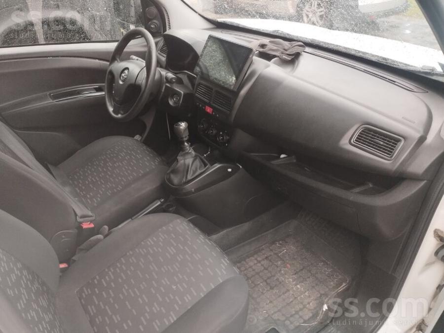 Balts Opel Combo 2015 Rīga, ar dzinēja tilpumu 1.40 L un nobraukumu 305 tūkst. km par 4850 €, foto 5 vietnē AUTOMOTO.COM.LV