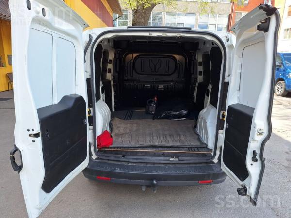 White Opel Combo 2016 in Ventspils, with an engine capacity of 1.30 L and mileage of 135 thousand km for 4195 €, photo 1 on AUTOMOTO.COM.LV
