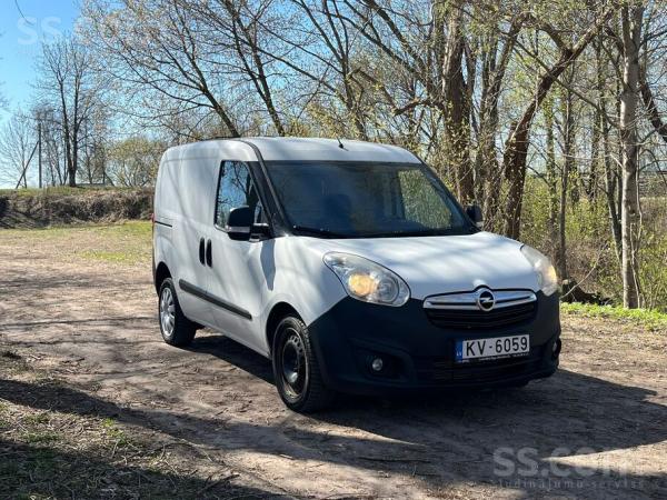 Balts Opel Combo 2017 Rīga, ar dzinēja tilpumu 1.30 L un nobraukumu 329 tūkst. km par 1950 €, foto 2 vietnē AUTOMOTO.COM.LV