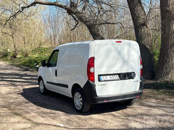 Balts Opel Combo 2017 Rīga, ar dzinēja tilpumu 1.30 L un nobraukumu 329 tūkst. km par 1950 €, foto 4 vietnē AUTOMOTO.COM.LV
