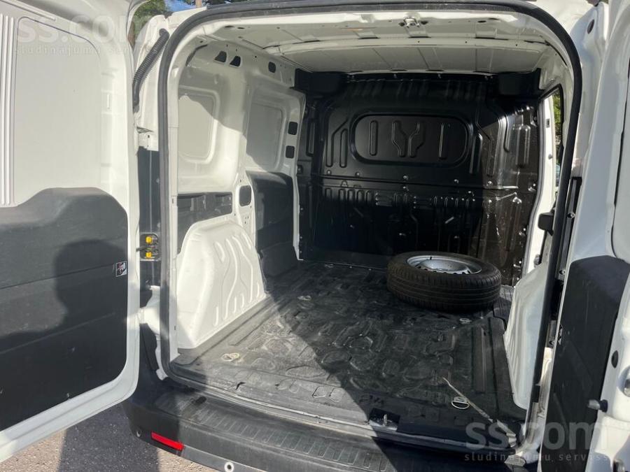 White Opel Combo 2018 in Riga, with an engine capacity of 1.60 L and mileage of 0 thousand km for 6950 €, photo 11 on AUTOMOTO.COM.LV