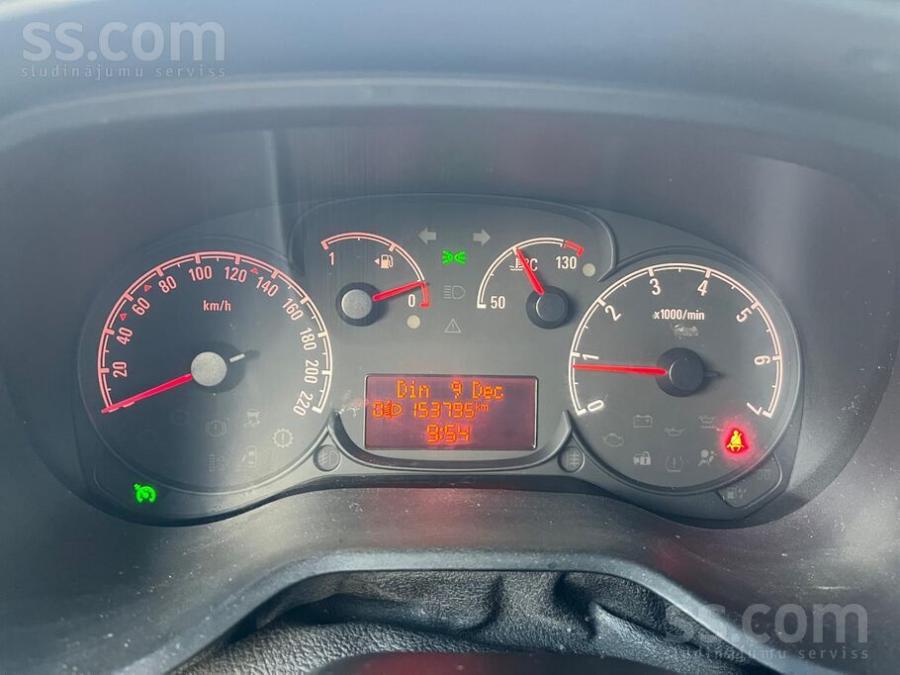 White Opel Combo 2018 in Riga, with an engine capacity of 1.30 L and mileage of 0 thousand km for 6900 €, photo 4 on AUTOMOTO.COM.LV