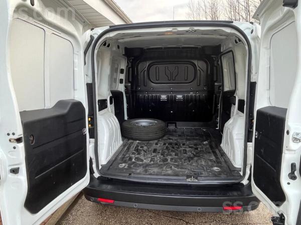 White Opel Combo 2018 in Riga, with an engine capacity of 1.30 L and mileage of 0 thousand km for 6750 €, photo 9 on AUTOMOTO.COM.LV