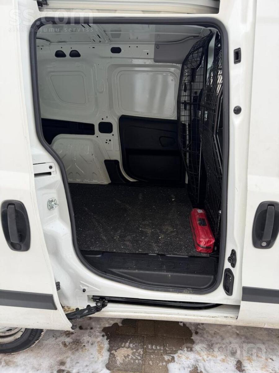 Balts Opel Combo 2018 Jelgava, ar dzinēja tilpumu 1.30 L un nobraukumu 107 tūkst. km par 7200 €, foto 8 vietnē AUTOMOTO.COM.LV