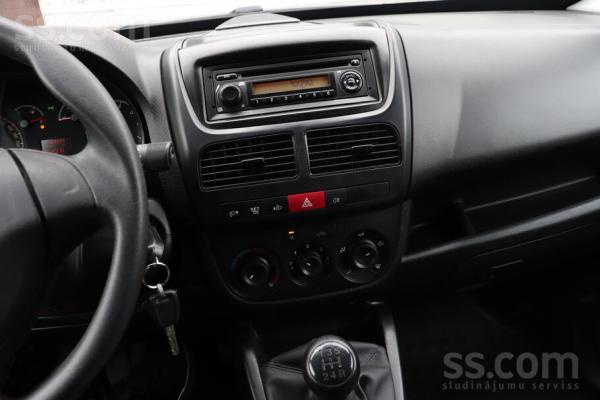 White Opel Combo 2018 in Valmiera, with an engine capacity of 1.30 L and mileage of 0 thousand km for 5300 €, photo 10 on AUTOMOTO.COM.LV