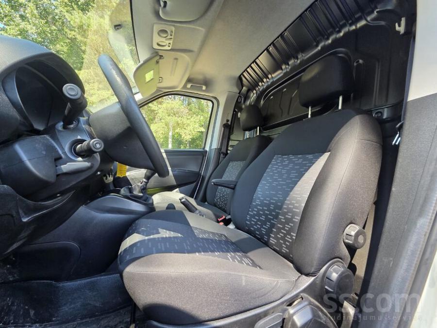 White Opel Combo 2018 in Riga, with an engine capacity of 1.30 L and mileage of 0 thousand km for 6500 €, photo 6 on AUTOMOTO.COM.LV