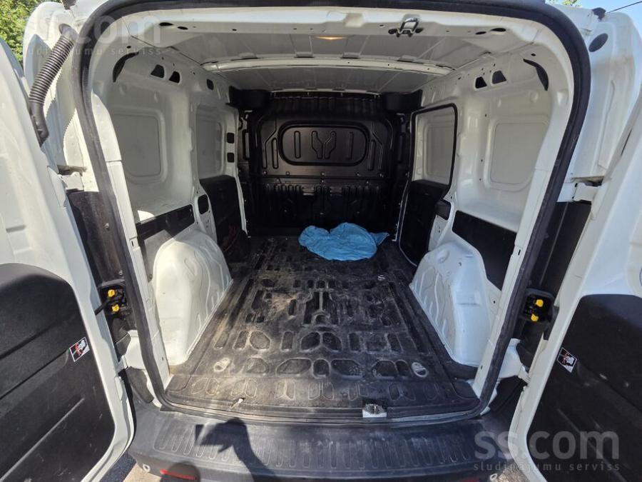 White Opel Combo 2018 in Riga, with an engine capacity of 1.30 L and mileage of 0 thousand km for 6500 €, photo 9 on AUTOMOTO.COM.LV