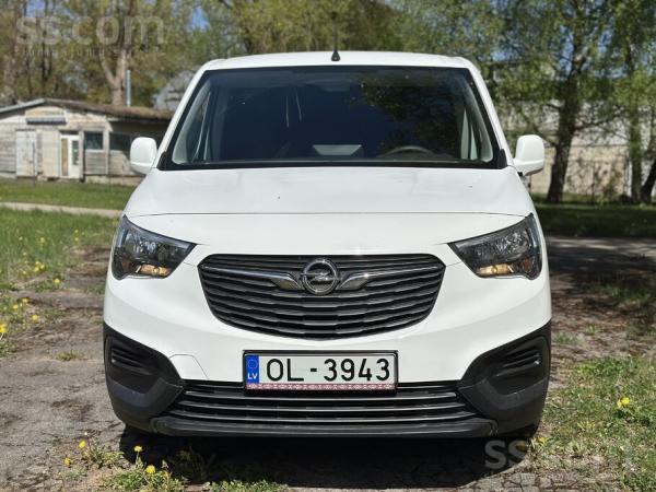Balts Opel Combo 2019 Rīga, ar dzinēja tilpumu 1.50 L un nobraukumu 129 tūkst. km par 10850 €, foto 3 vietnē AUTOMOTO.COM.LV
