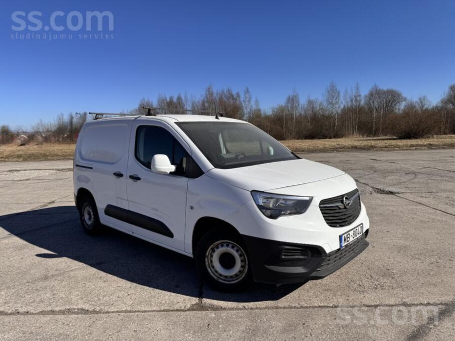 White Opel Combo 2019 in Riga, with an engine capacity of 1.60 L and mileage of 181 thousand km for 7770 €, photo 1 on AUTOMOTO.COM.LV