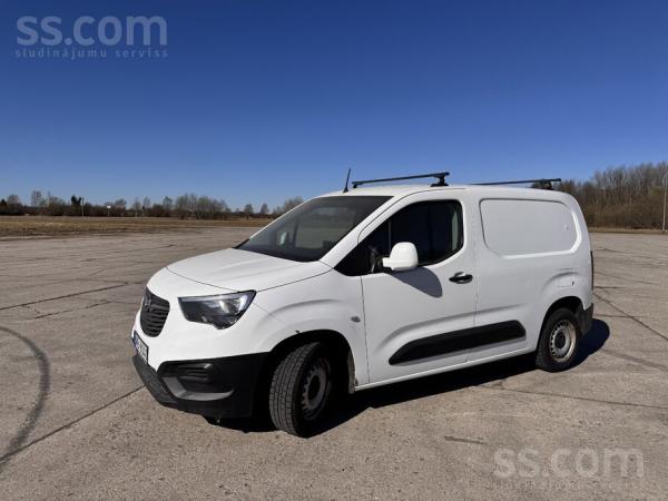 White Opel Combo 2019 in Riga, with an engine capacity of 1.60 L and mileage of 181 thousand km for 7770 €, photo 2 on AUTOMOTO.COM.LV