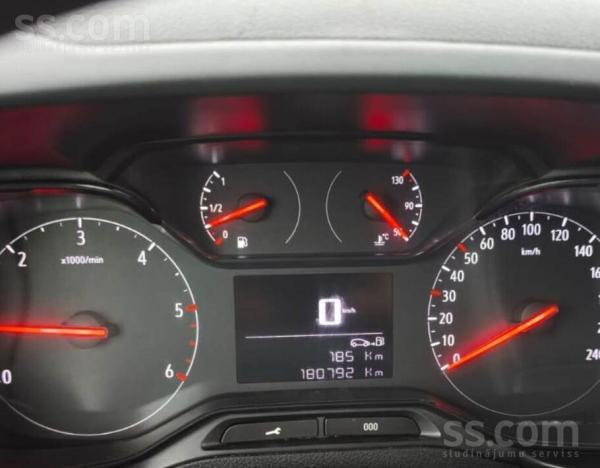 White Opel Combo 2019 in Riga, with an engine capacity of 1.60 L and mileage of 181 thousand km for 7770 €, photo 5 on AUTOMOTO.COM.LV
