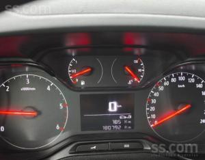 White Opel Combo 2019 in Riga, with an engine capacity of 1.60 L and mileage of 181 thousand km for 7770 €, photo 6 on AUTOMOTO.COM.LV