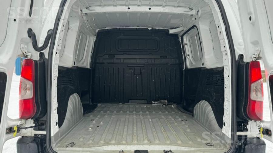 White Opel Combo 2019 in Riga, with an engine capacity of 1.60 L and mileage of 181 thousand km for 7770 €, photo 7 on AUTOMOTO.COM.LV