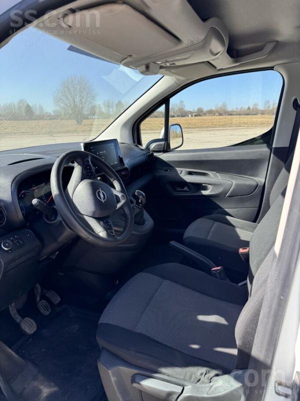 White Opel Combo 2019 in Riga, with an engine capacity of 1.60 L and mileage of 181 thousand km for 7770 €, photo 7 on AUTOMOTO.COM.LV