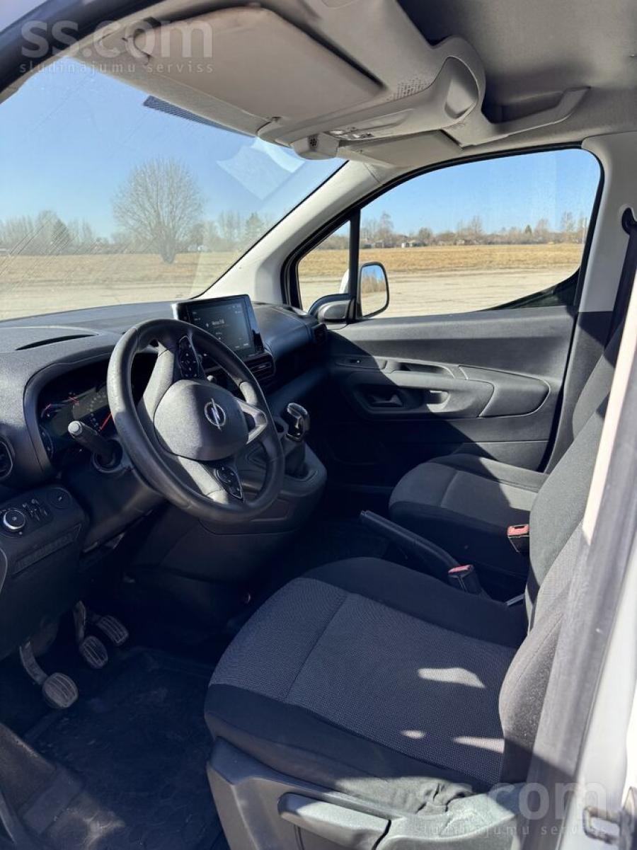 White Opel Combo 2019 in Riga, with an engine capacity of 1.60 L and mileage of 181 thousand km for 7770 €, photo 8 on AUTOMOTO.COM.LV