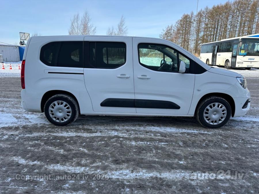White Opel Combo 2020 in Tartu, with an engine capacity of 1.50 L and mileage of 164 thousand km for 11999 €, photo 3 on AUTOMOTO.COM.LV