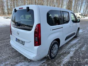 White Opel Combo 2020 in Tartu, with an engine capacity of 1.50 L and mileage of 164 thousand km for 11999 €, photo 4 on AUTOMOTO.COM.LV
