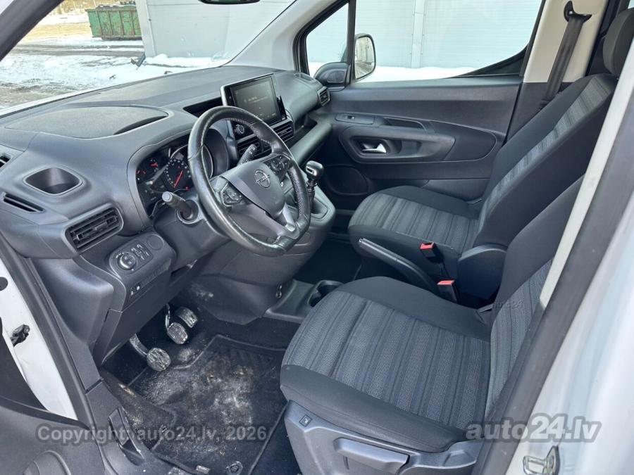White Opel Combo 2020 in Tartu, with an engine capacity of 1.50 L and mileage of 164 thousand km for 11999 €, photo 7 on AUTOMOTO.COM.LV