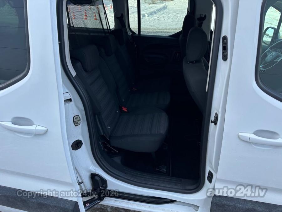 White Opel Combo 2020 in Tartu, with an engine capacity of 1.50 L and mileage of 164 thousand km for 11999 €, photo 13 on AUTOMOTO.COM.LV