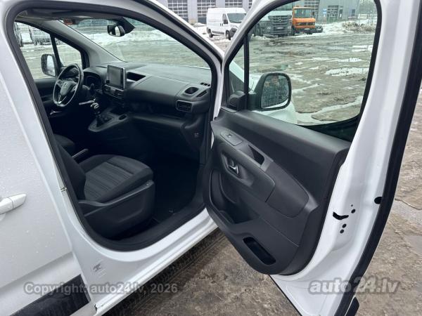 White Opel Combo 2020 in Tartu, with an engine capacity of 1.50 L and mileage of 207 thousand km for 10999 €, photo 11 on AUTOMOTO.COM.LV