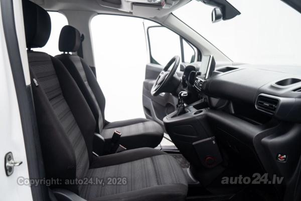 White Opel Combo 2021 in Tallinn, with an engine capacity of 1.20 L and mileage of 141 thousand km for 13999 €, photo 11 on AUTOMOTO.COM.LV