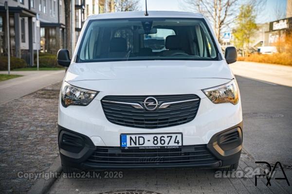 White Opel Combo 2022 in Riga, with an engine capacity of 1.50 L and mileage of 136 thousand km for 9990 €, photo 2 on AUTOMOTO.COM.LV