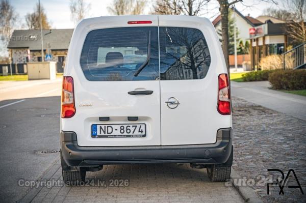 White Opel Combo 2022 in Riga, with an engine capacity of 1.50 L and mileage of 136 thousand km for 9990 €, photo 5 on AUTOMOTO.COM.LV
