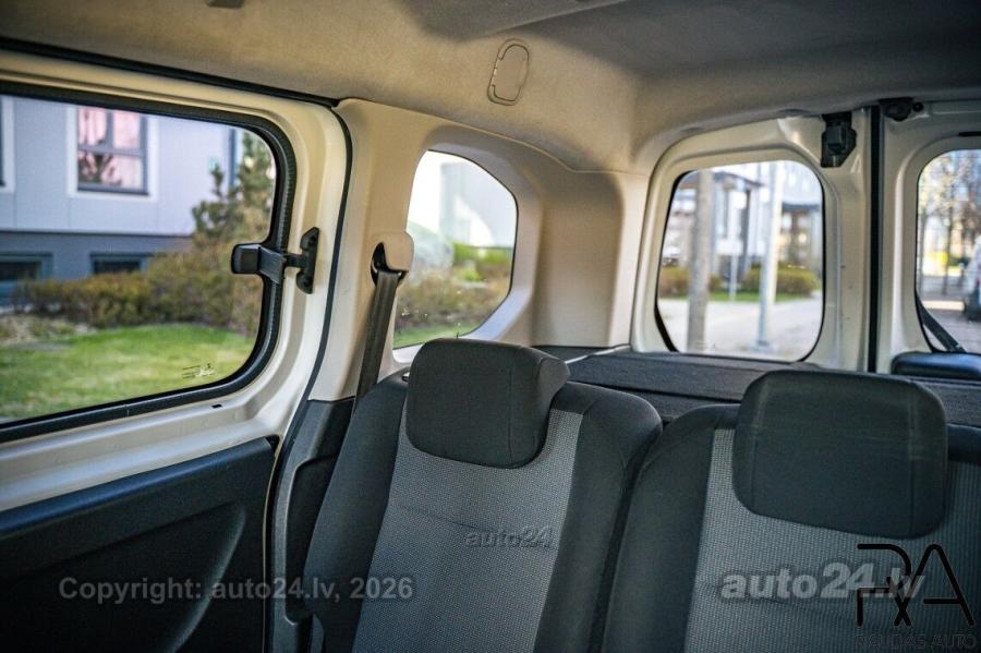 Balts Opel Combo 2022 Rīga, ar dzinēja tilpumu 1.50 L un nobraukumu 136 tūkst. km par 9990 €, foto 19 vietnē AUTOMOTO.COM.LV