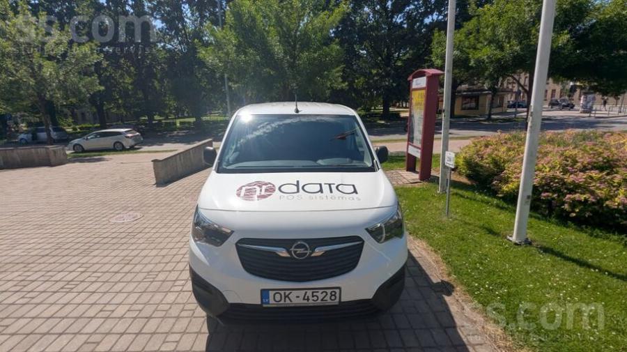 White Opel Combo 2022 in Riga, with an engine capacity of 1.50 L and mileage of 74 thousand km for 16350 €, photo 1 on AUTOMOTO.COM.LV