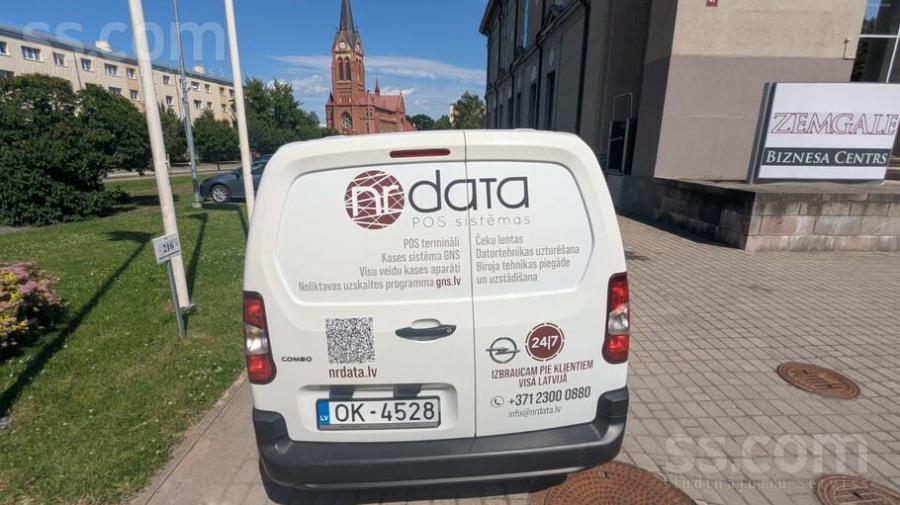 White Opel Combo 2022 in Riga, with an engine capacity of 1.50 L and mileage of 74 thousand km for 16350 €, photo 4 on AUTOMOTO.COM.LV