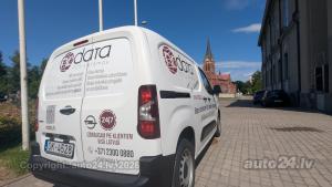 White Opel Combo 2022 in Riga, with an engine capacity of 1.50 L and mileage of 74 thousand km for 15600 €, photo 4 on AUTOMOTO.COM.LV