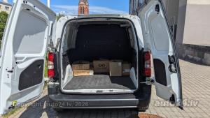 White Opel Combo 2022 in Riga, with an engine capacity of 1.50 L and mileage of 74 thousand km for 15600 €, photo 5 on AUTOMOTO.COM.LV