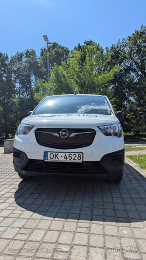White Opel Combo 2022 in Riga, with an engine capacity of 1.50 L and mileage of 74 thousand km for 15600 €, photo 6 on AUTOMOTO.COM.LV