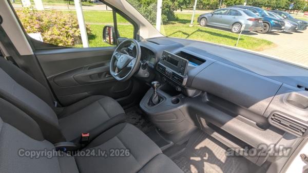 White Opel Combo 2022 in Riga, with an engine capacity of 1.50 L and mileage of 74 thousand km for 15600 €, photo 8 on AUTOMOTO.COM.LV